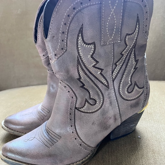 Very Volatile | Shoes | Very Volatile 75 Womens Light Brown Boots With ...